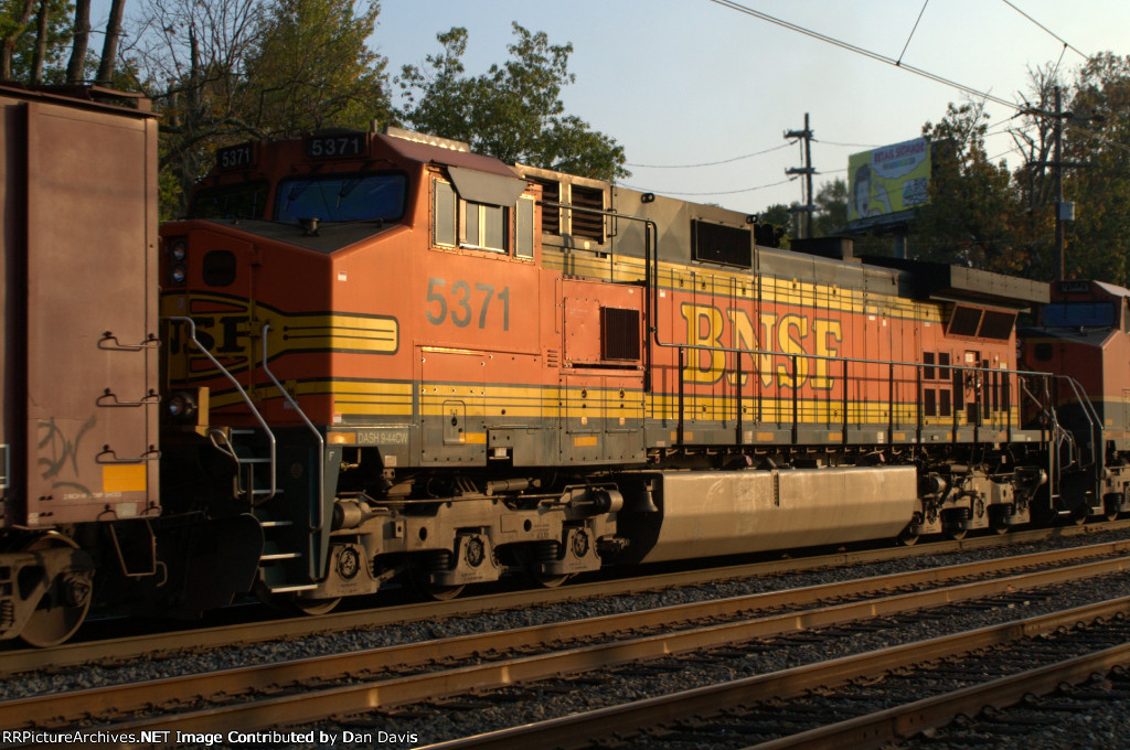 BNSF C44-9W 5371 as the third unjt on K040-03